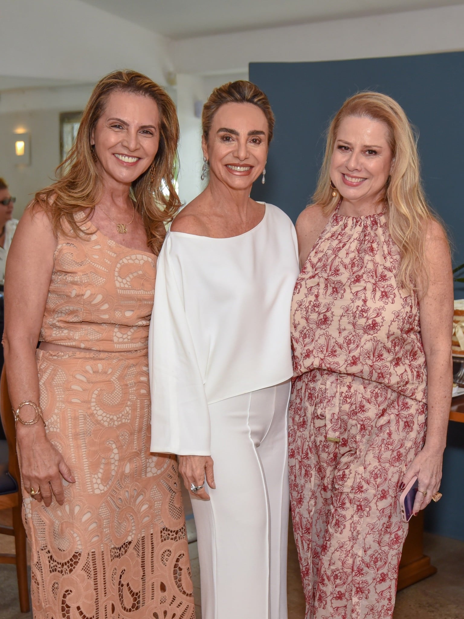 70 amigas tão bacanas quanto a aniversariante no almoço para Renata ...