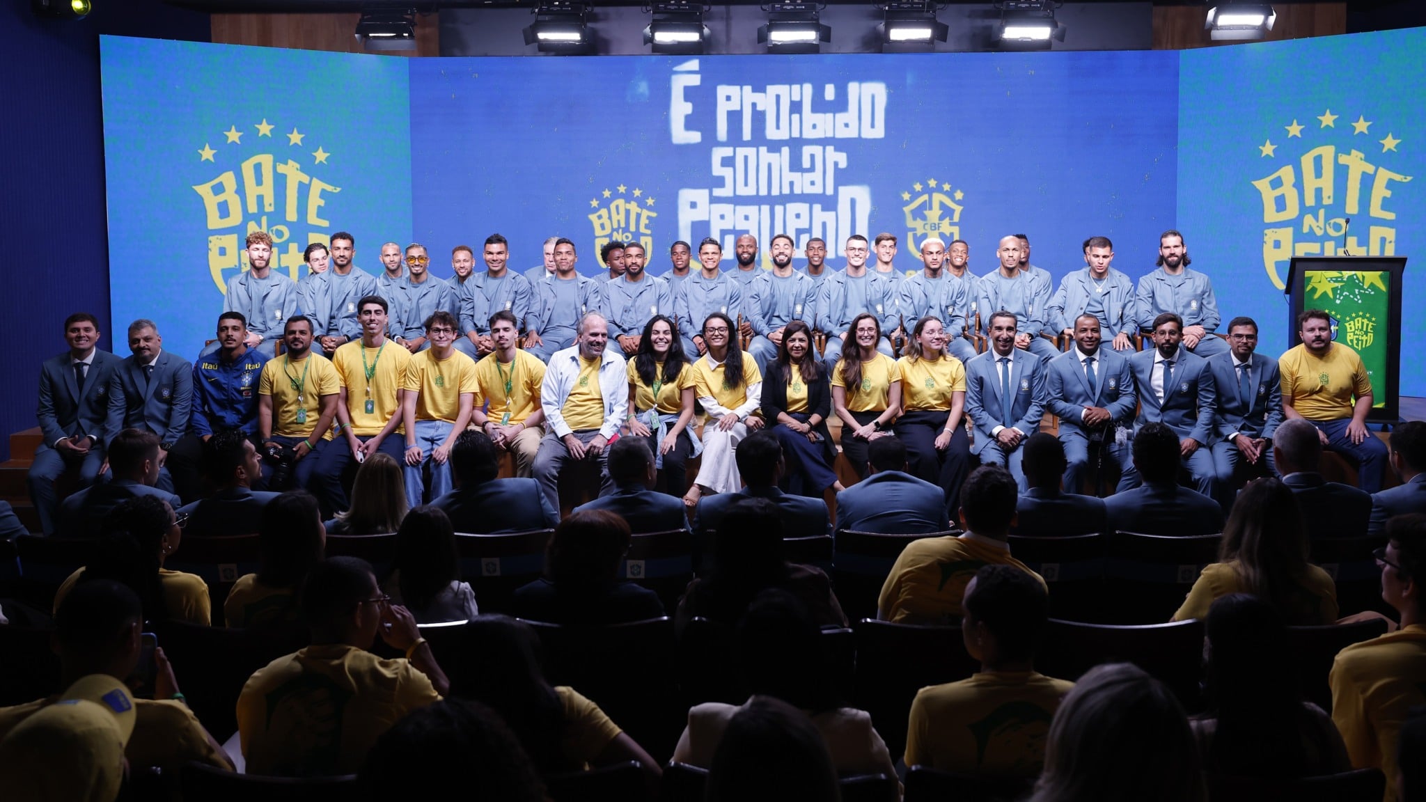 Próxima parada é o hexa! Veja como foi o embarque do Brasil para a Copa ...